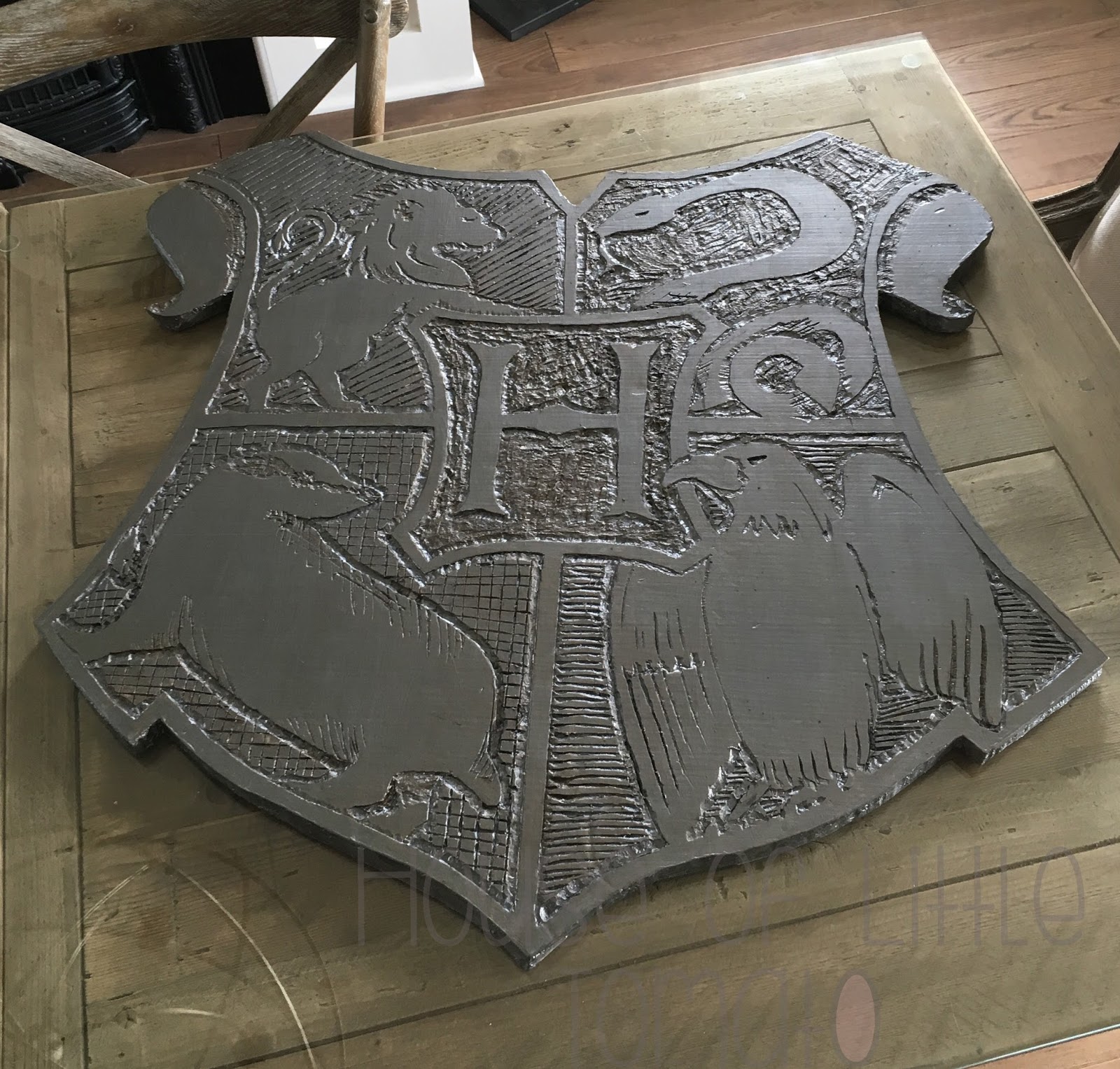 House of Little Tomato: Hogwarts Shield: My DIY Process
