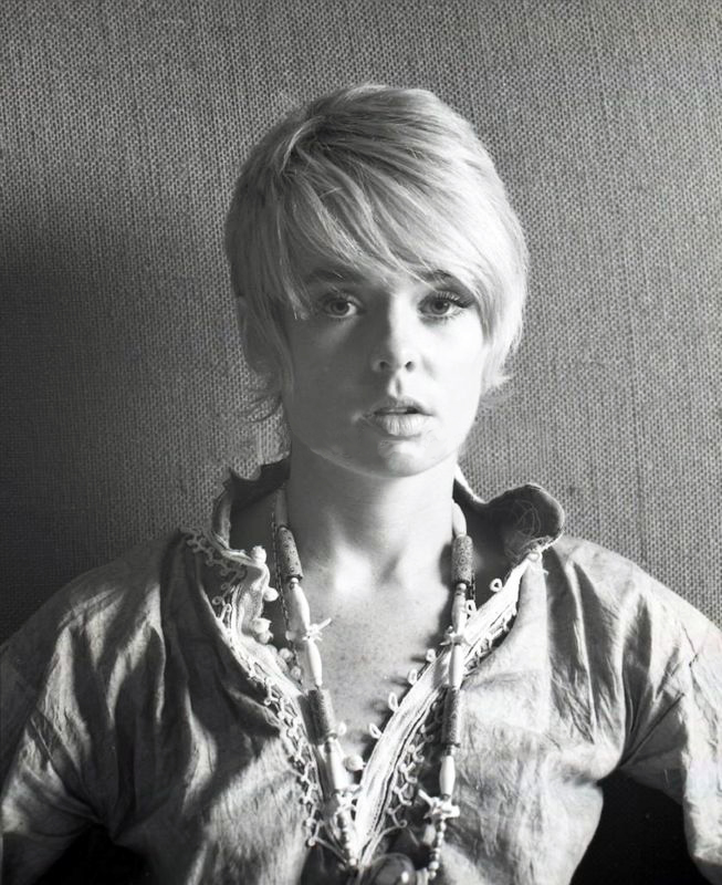 A Slice of Cheesecake – Joey Heatherton – Idol Features