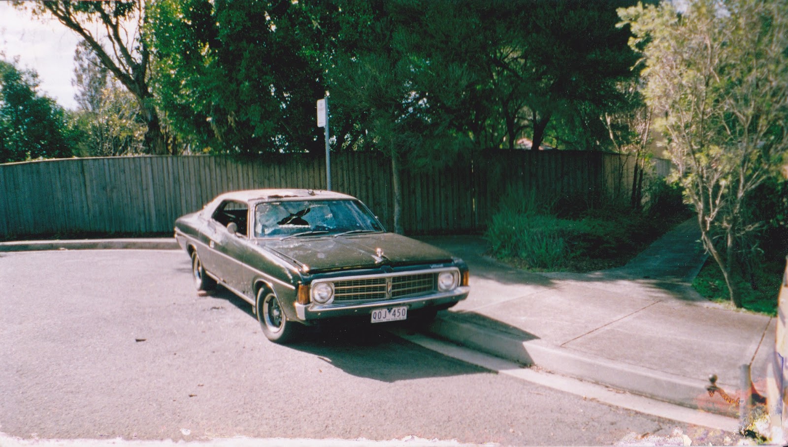 Aussie Old Parked Cars: 1973 Chrysler VJ Valiant Regal 770 Hardtop