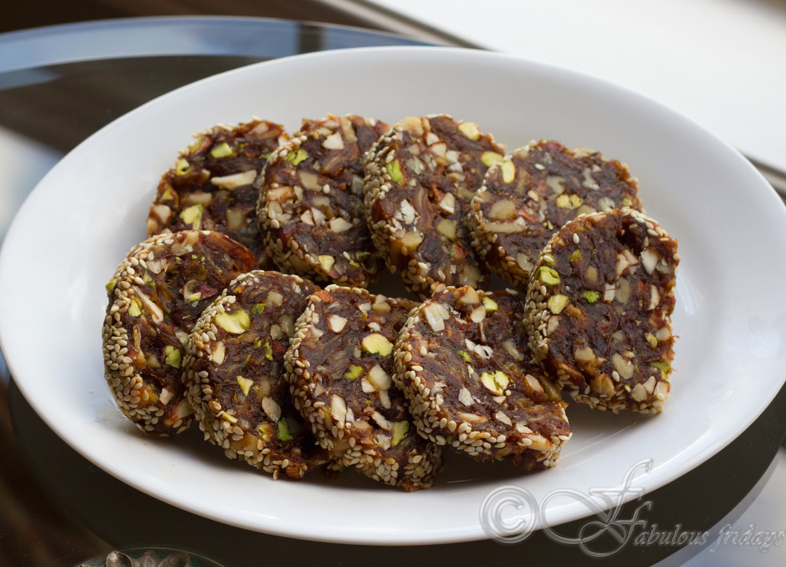 fabulous fridays: Date and nut rolls (खजूर की बर्फी)