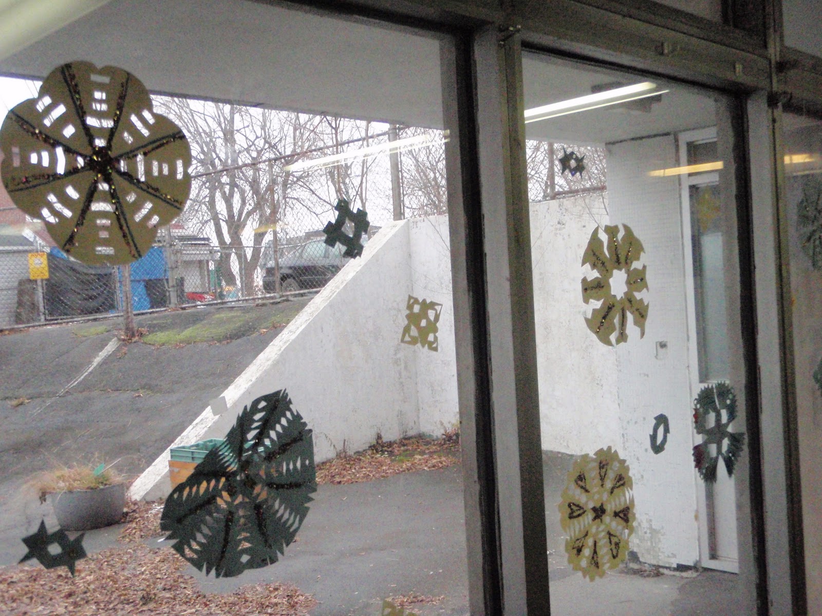 Abstract Creativity: Season Window Decorations - Winter