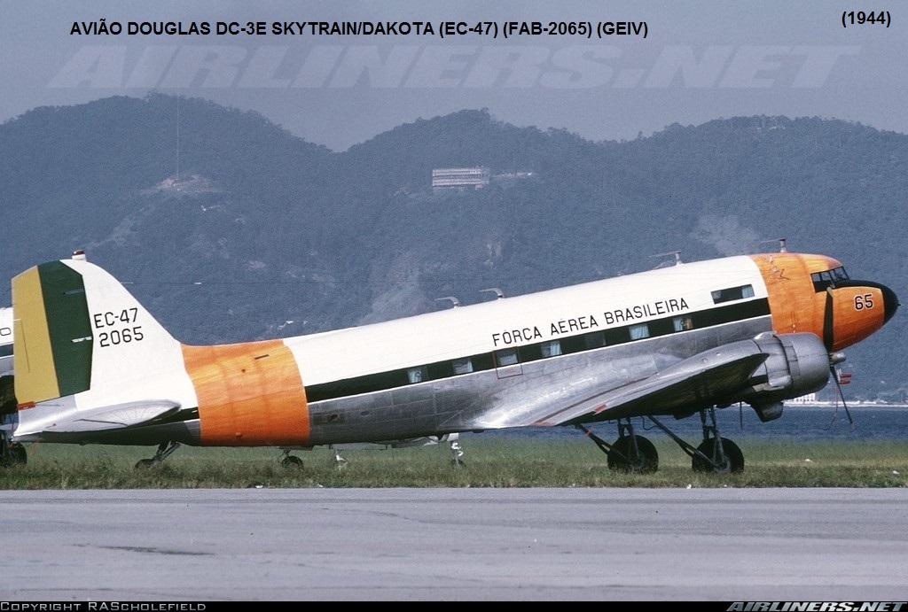 DESFILE HISTORICO DA FORÇA AÉREA BRASILEIRA (FAB): (FAB-2065) (DC-3E ...