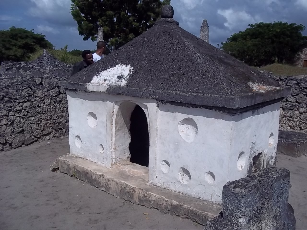 Tourism and Leisure blog: KAOLE RUINS THE MAJOR ATTRACTION THAT ...