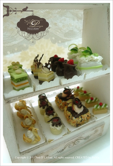 Petit D' Licious: Wooden Cake Display Shelf