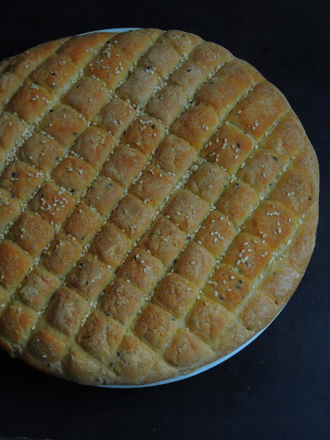 Priya's Versatile Recipes: Khobz Mzaweq/Vegan Moroccan Decorated Bread