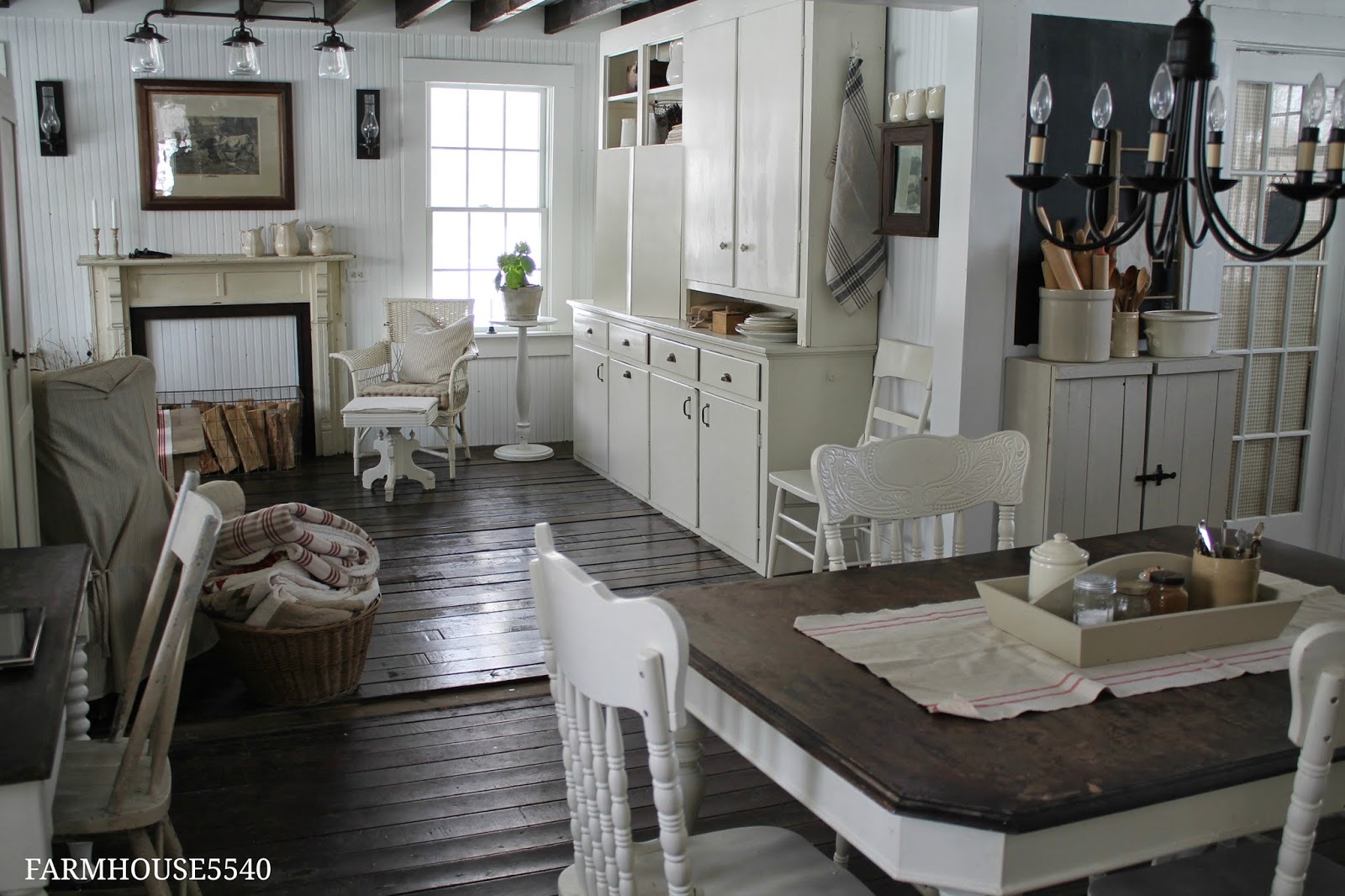 FARMHOUSE 5540: Family Room Part Three