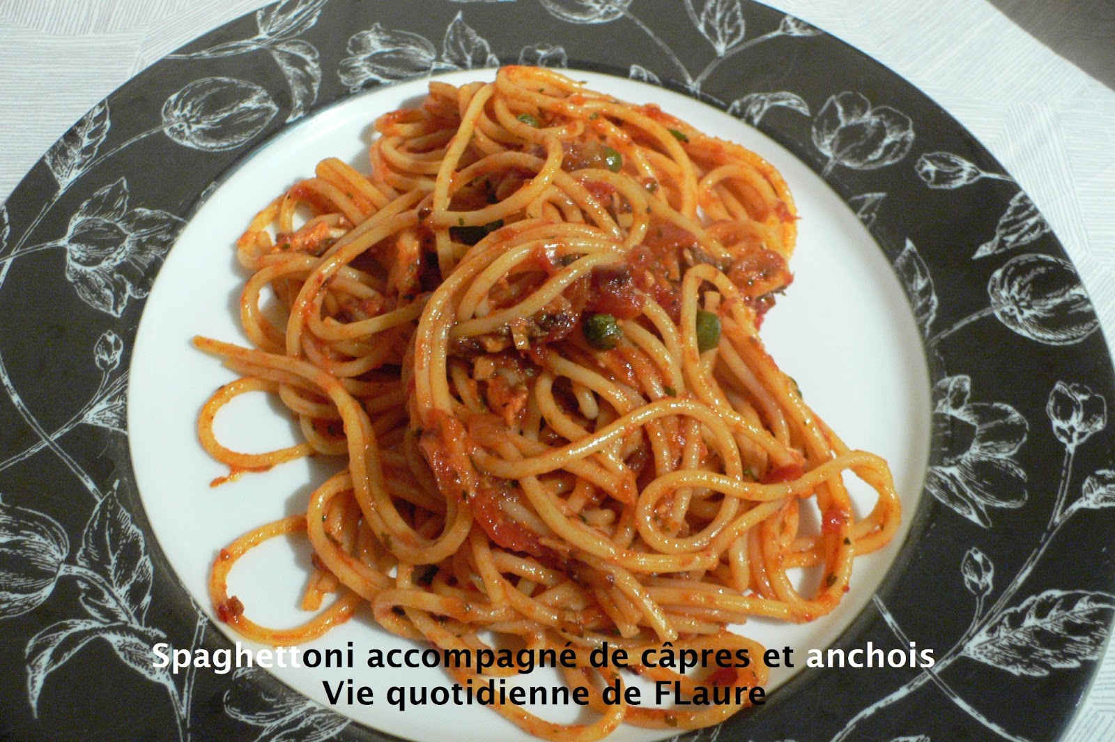 Spaghettoni accompagné de câpres et anchois