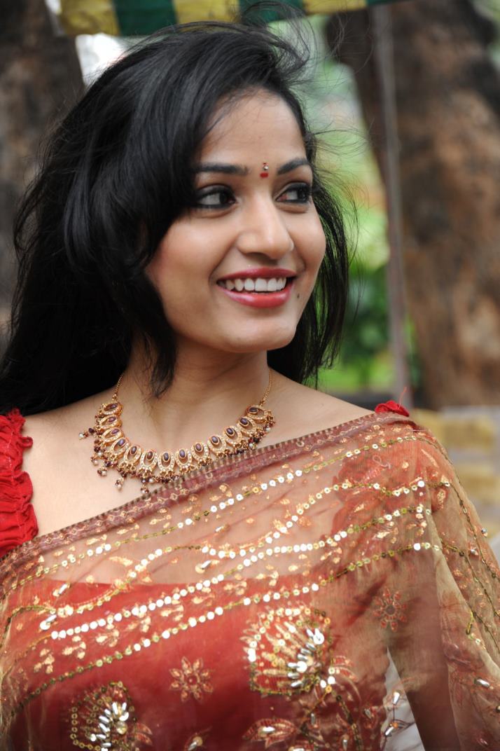 Maadhavi Latha Family, Contact-number, Affairs, Friends, Latest Updates ...