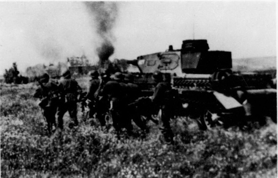 World War II Pictures In Details: Tank-Infantry Cooperation with Panzer ...