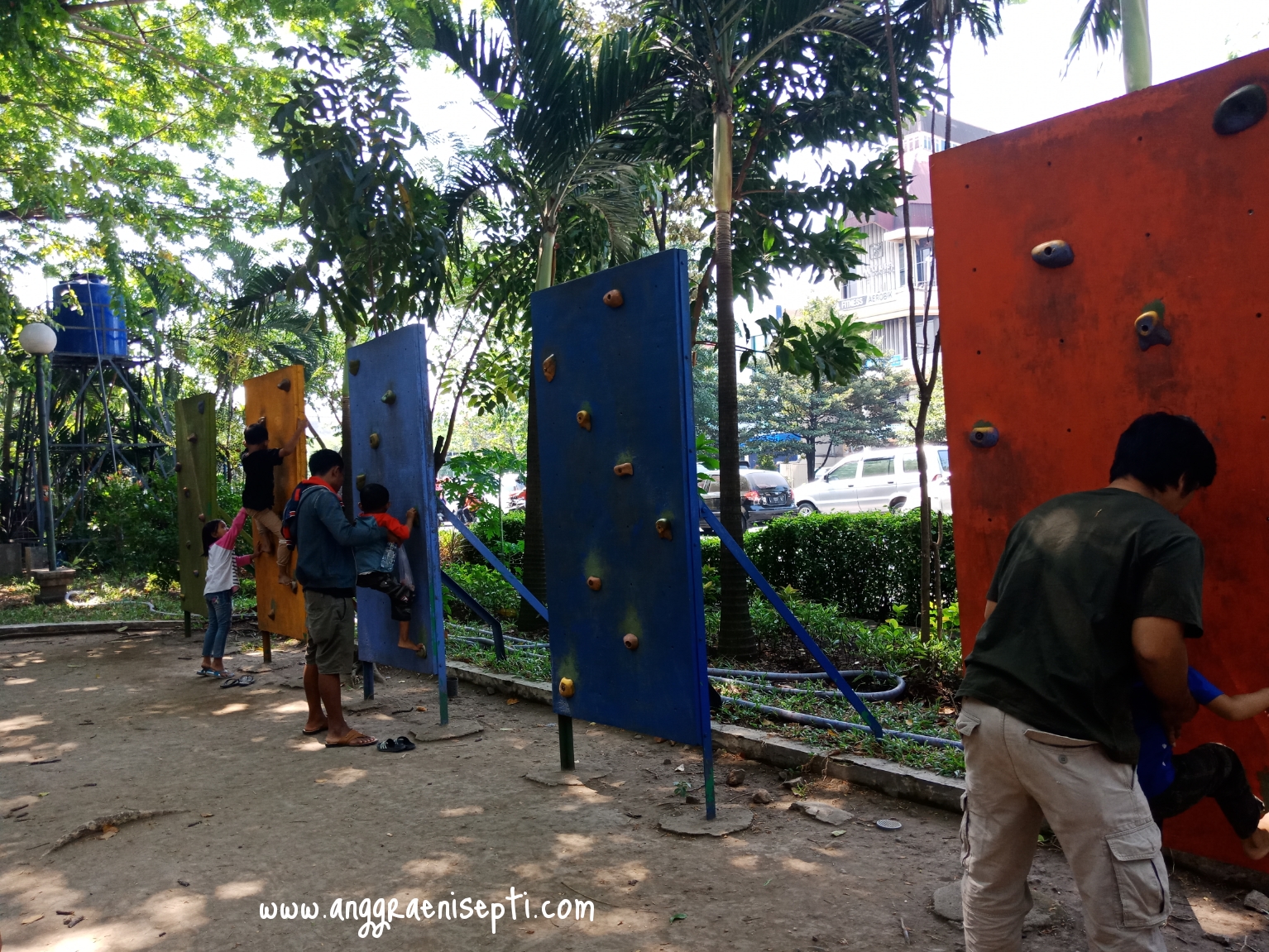 Hutan Mini di Taman Flora Surabaya | Anggraeni Septi