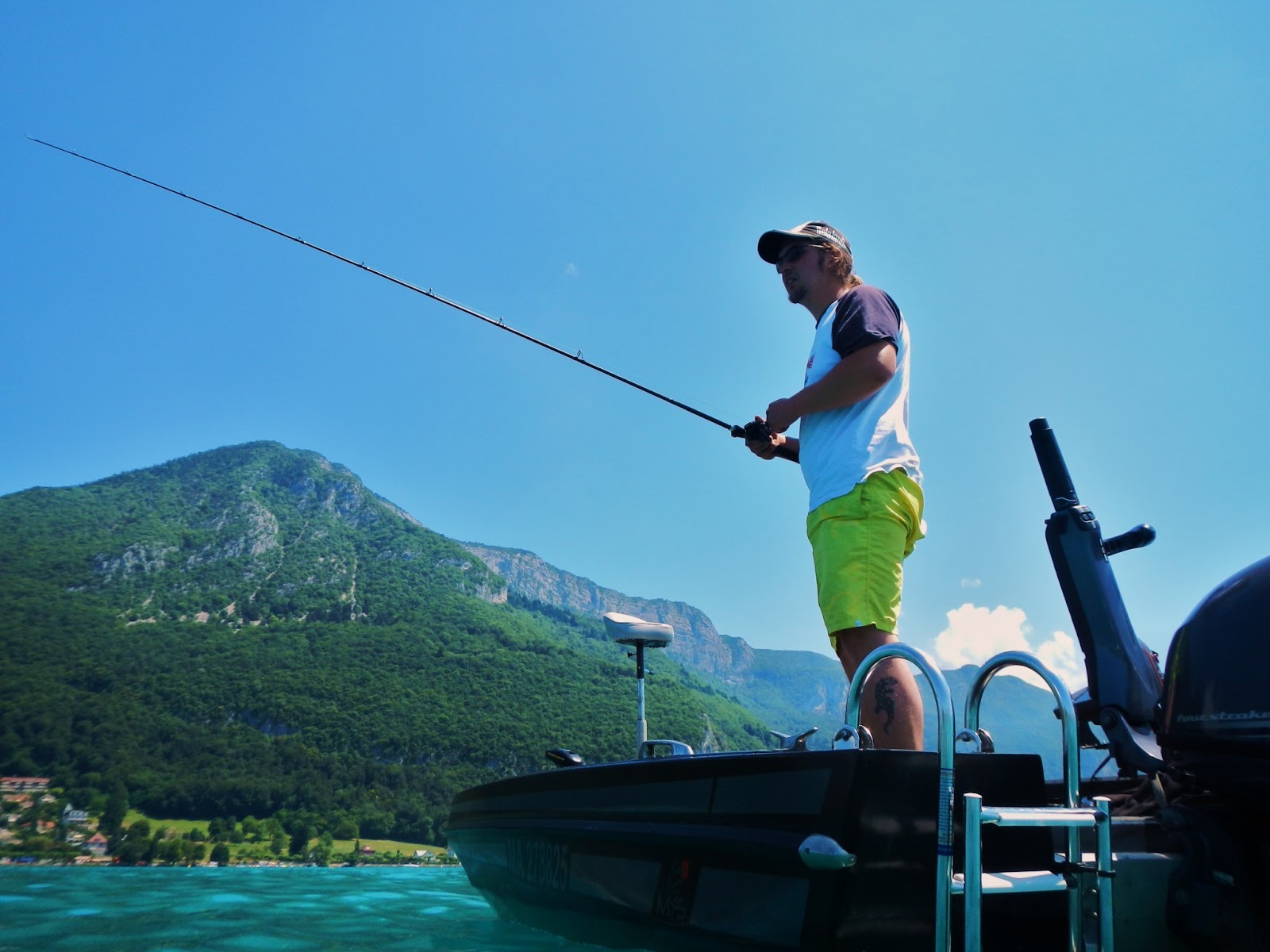 Matthieu Fishing Service: Annecy : La découverte et la rencontre d’un géant