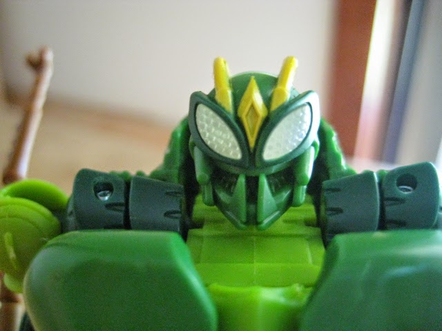 ChCse's blog: Toy Review: Transformers Generations Waspinator (IDW Deluxe)
