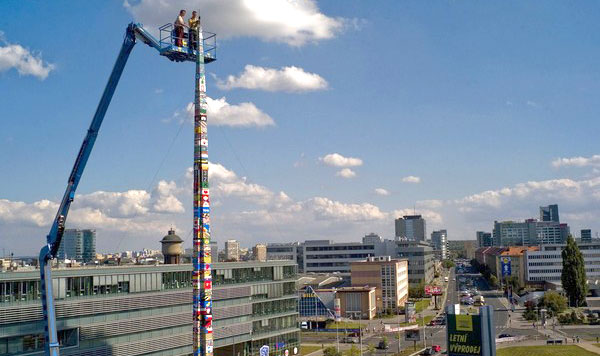 Binaan Menara Lego tertinggi di dunia
