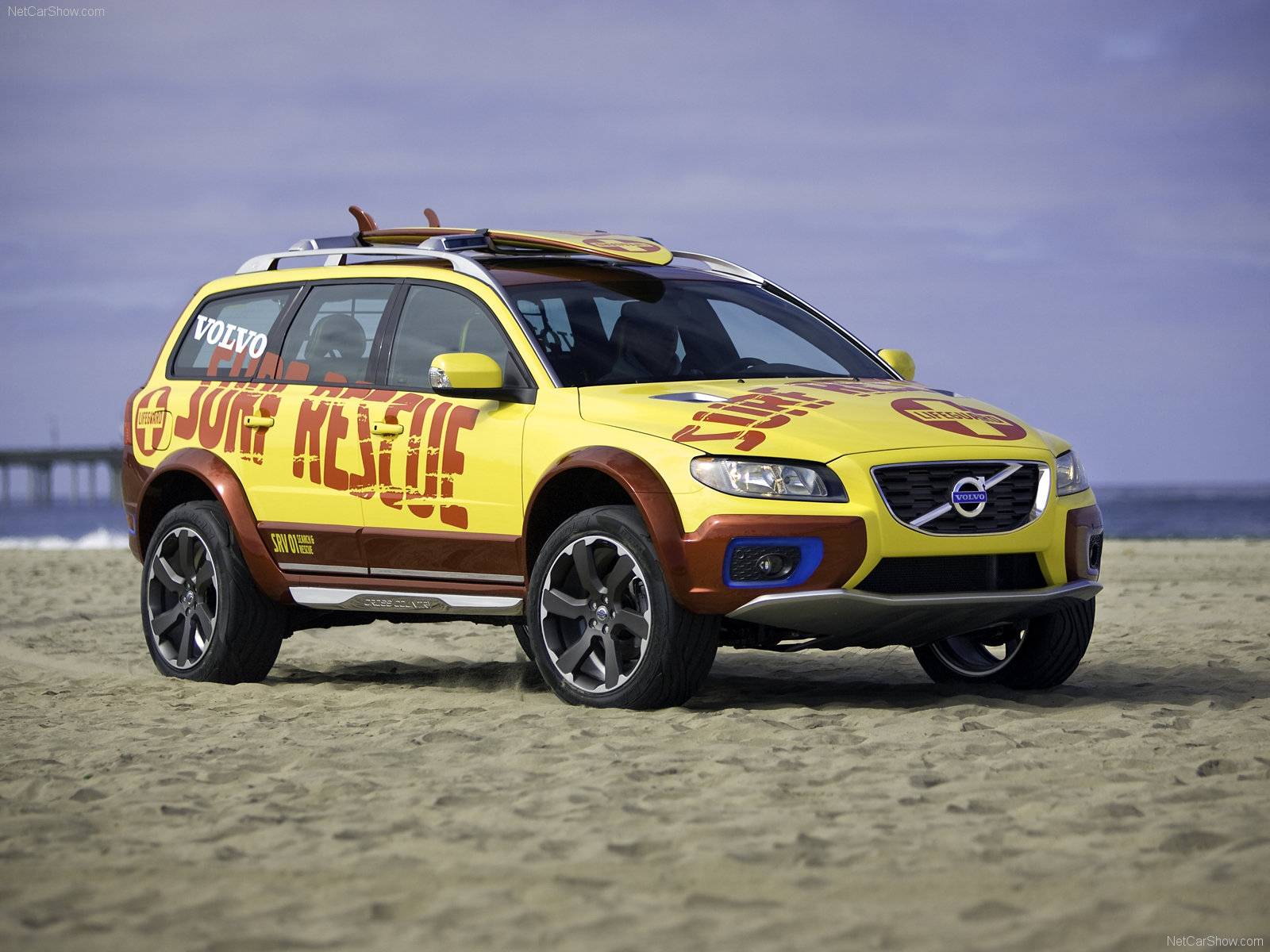 Best Car Magazine: Volvo XC70 Surf Rescue