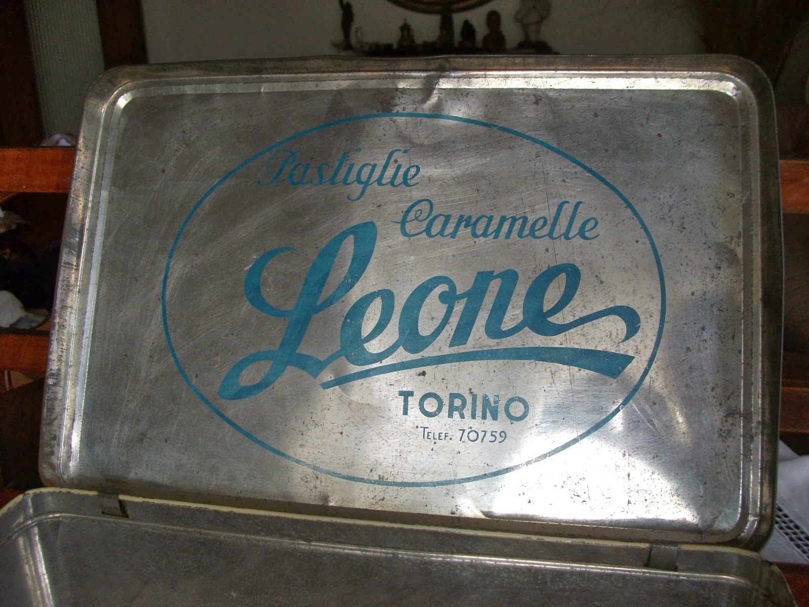LA BROCANTE DE BLANCHE: Scatola latta Caramelle LEONE Torino.