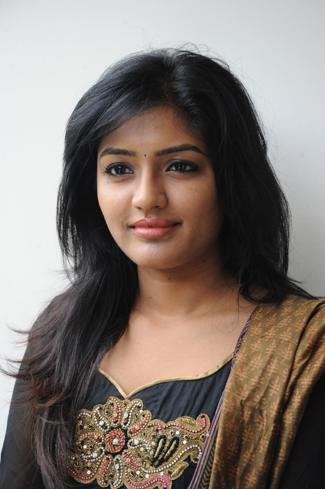 South Actress Eesha Photo Shoot In Chudidhar - Spicy Imagelite