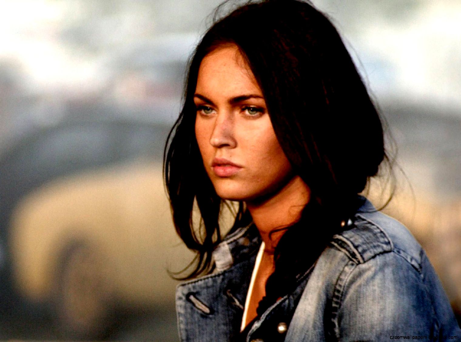 Megan Fox Transformer Wallpaper | Zoom Wallpapers