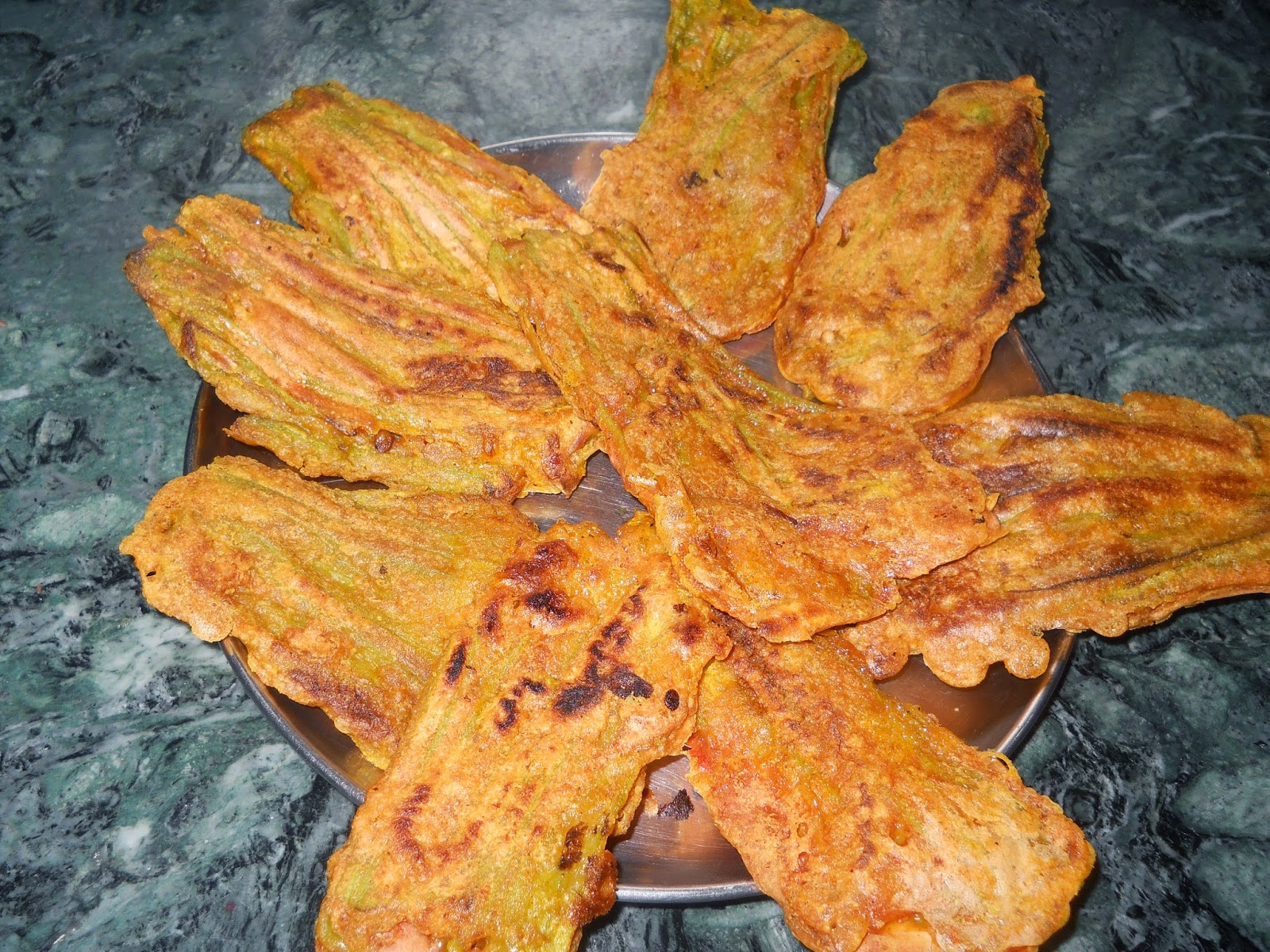 ritu's kitchen...: KAKHARU PHULA BHAJA(RED PUMPKIN FLOWERS FRY)