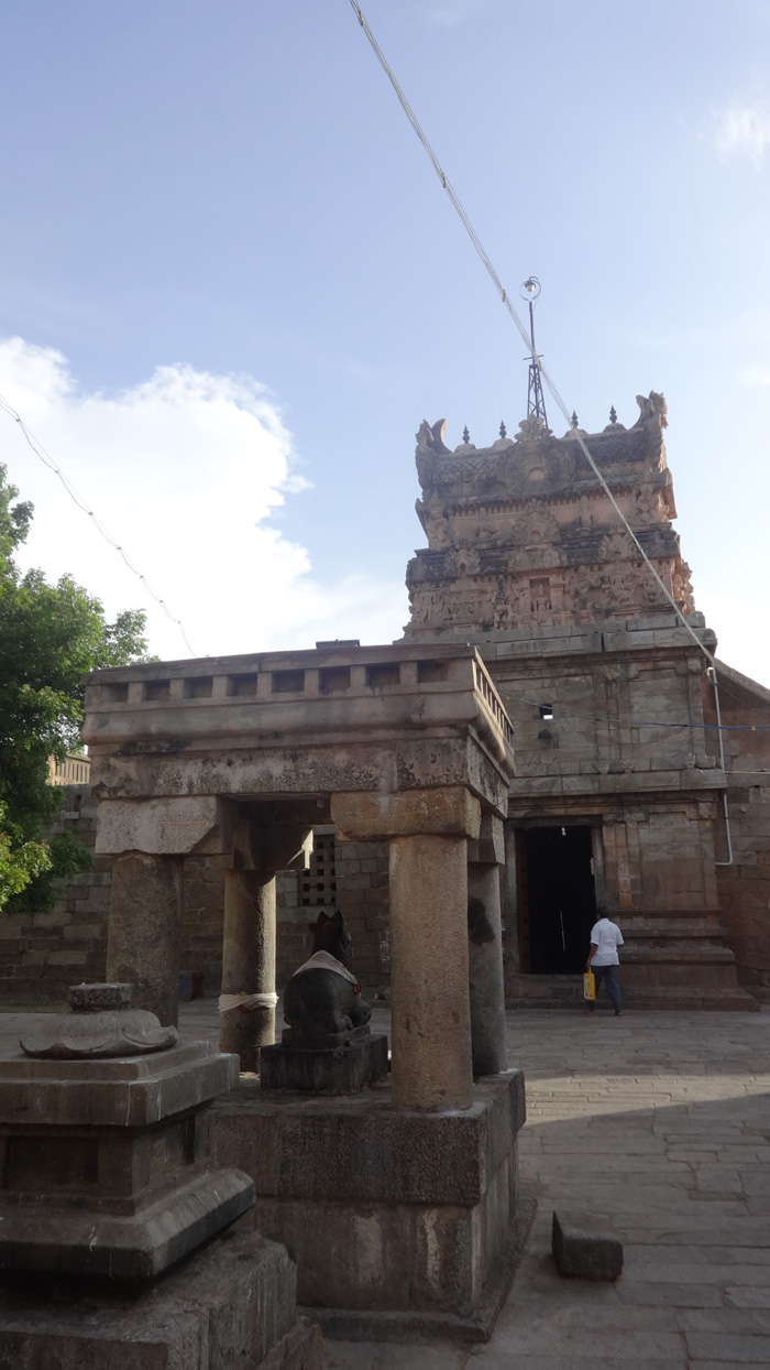 Tamilnadu Tourism: Erumbeeswarar Temple, Thiruverumbur – The Temple