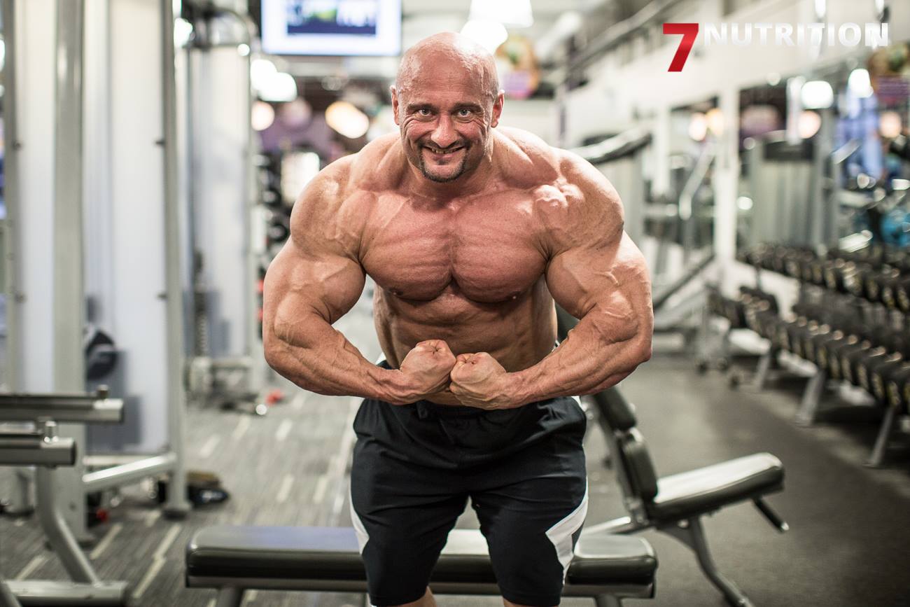 Muscle Lover: Polish IFBB Pro bodybuilder Robert Piotrkowicz