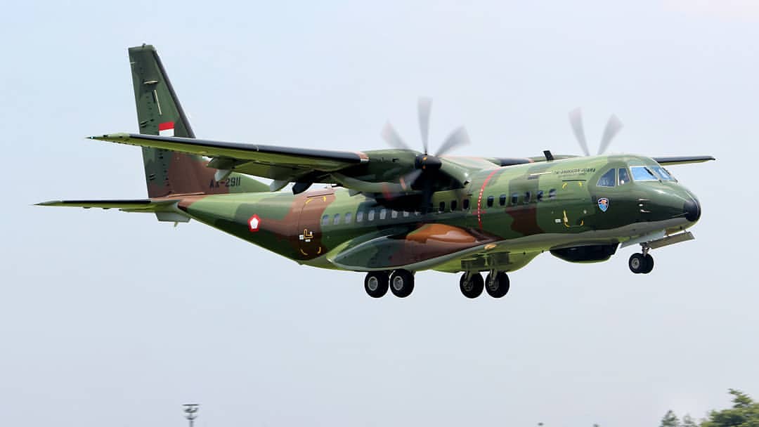 DEFENSE STUDIES: CN-295 Special Mission Jalani Tes di PT DI