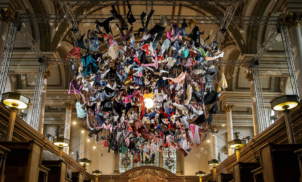 Luz y artes: Arabella Dorman y su instalación "Suspendidos"