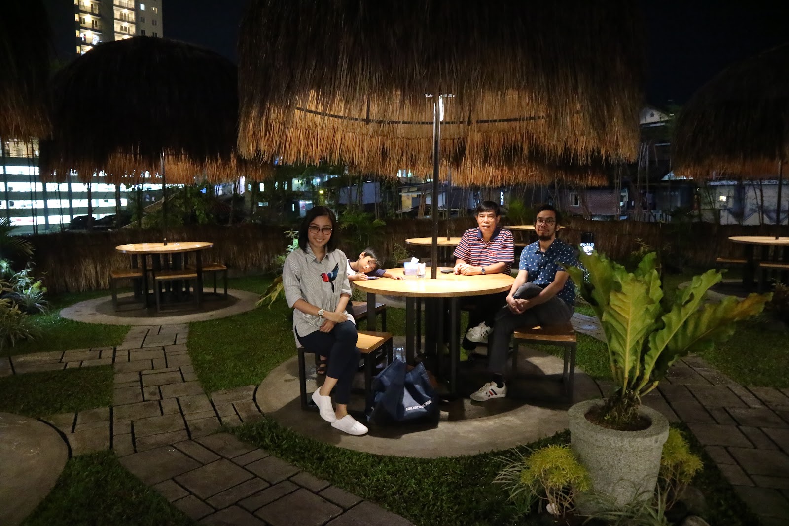 Daily Planet of Sindy: HAPPY BIRTHDAY, OPUNG! (REVIEW DANAU SENTANI RESTO)