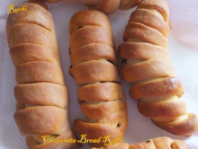 Ruchi: Chocolate Bread Rolls
