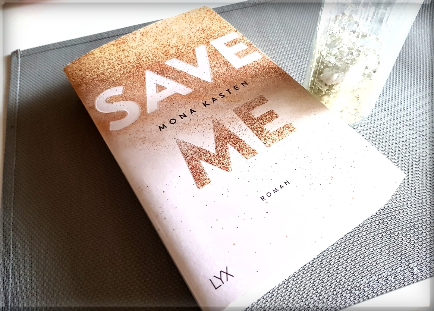 [Rezension] Mona Kasten - Save Me [1] - Violet Booklady