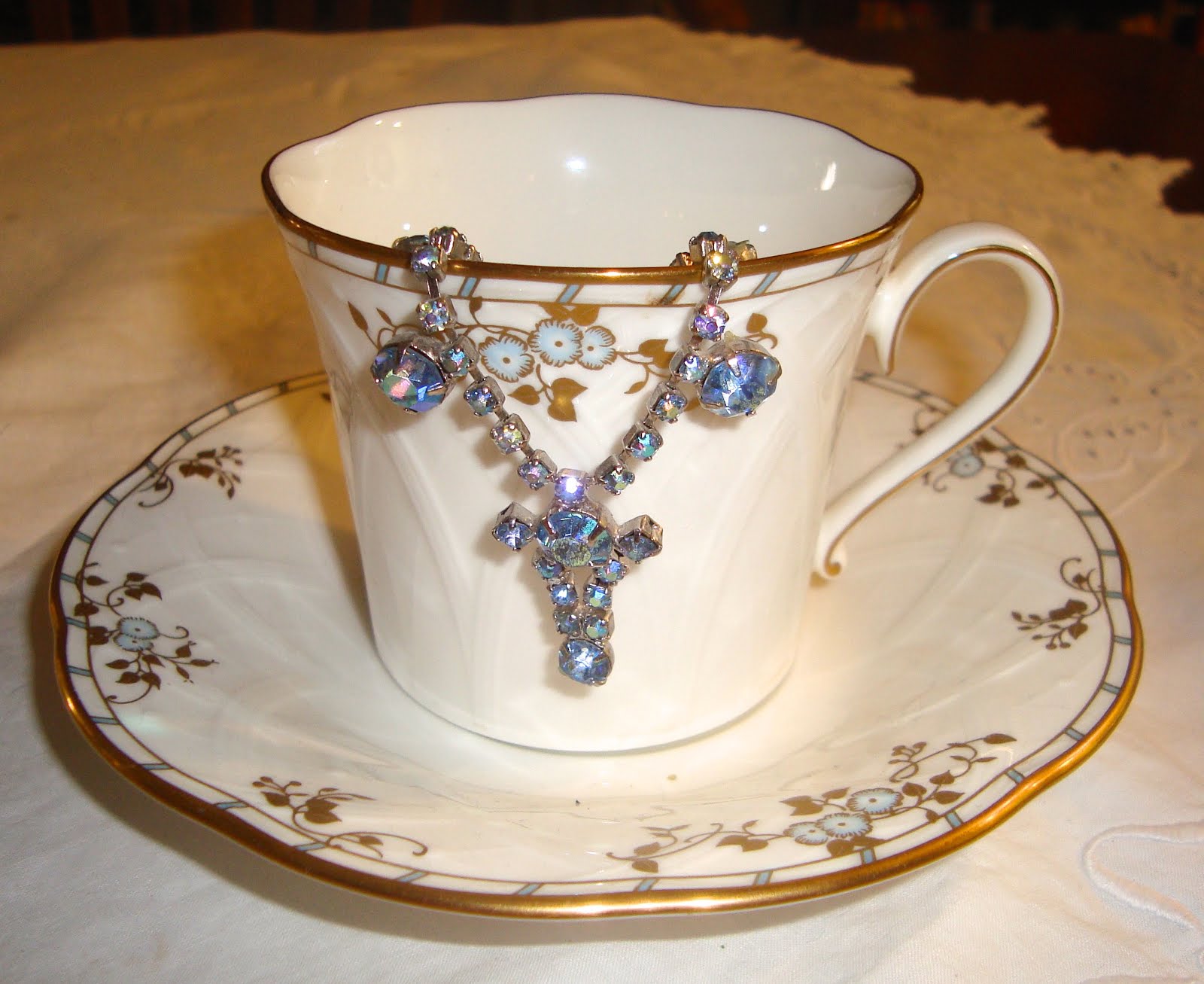 Martha's Favorites: TEA CUPS PRETTY IN BLUE!
