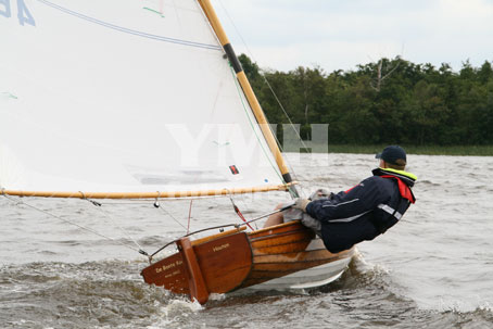 Dinghy 12 Pieds International: Trouver un Dinghy 12' / Finding a Dinghy 12'