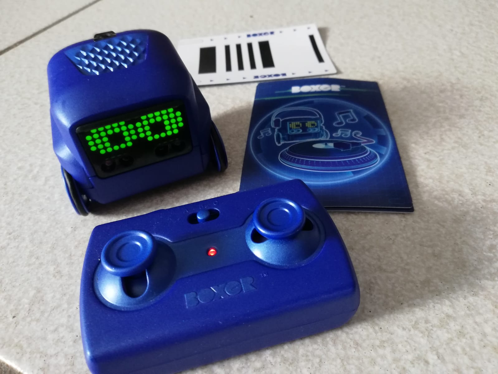 Ma poussette à Paris: Robot Boxer : Petit et costaud ! (Noël 2018)