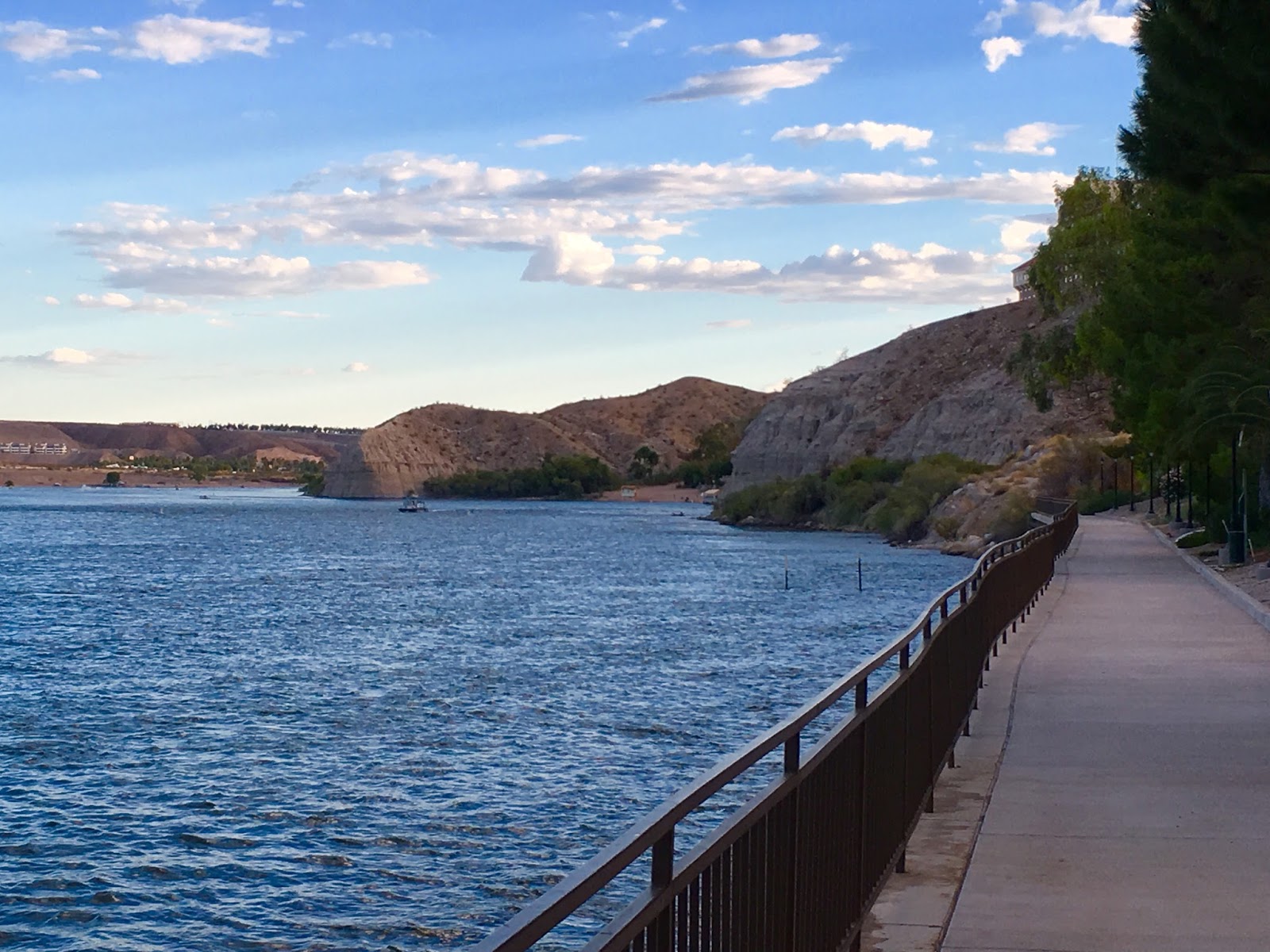 Laughlin Buzz: Riverwalk and Laughlin River Lodge Pictures
