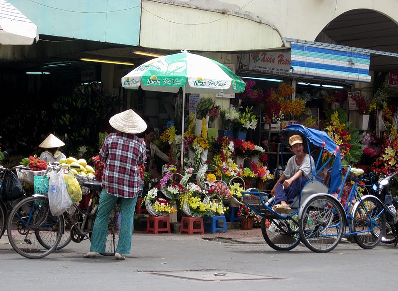Adventures from Vietnam: A bit of Saigon Street Life
