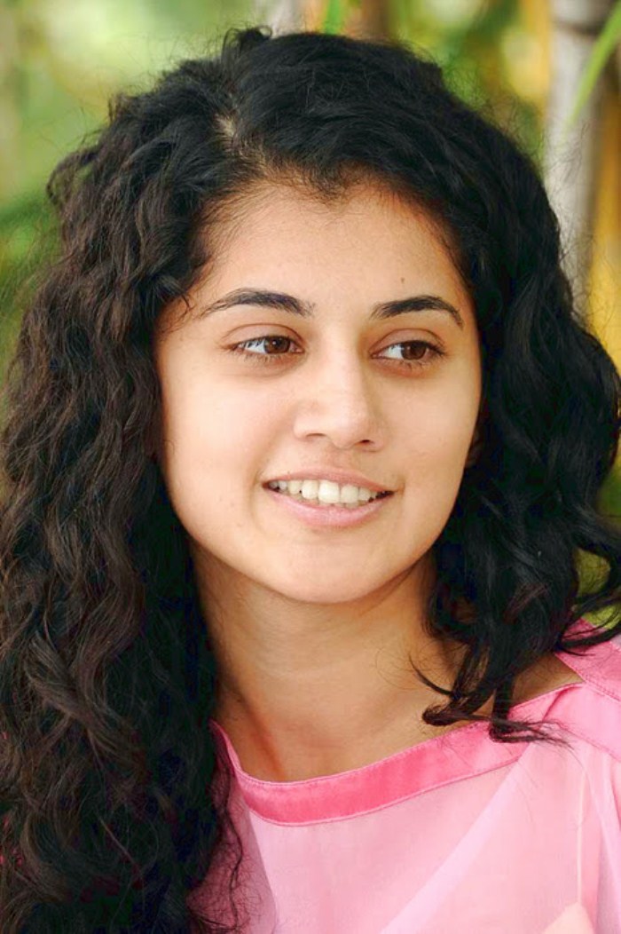 Latest Tamil Movie Stills, New Telugu Movie Photos: Tapasee Pannu Cute ...