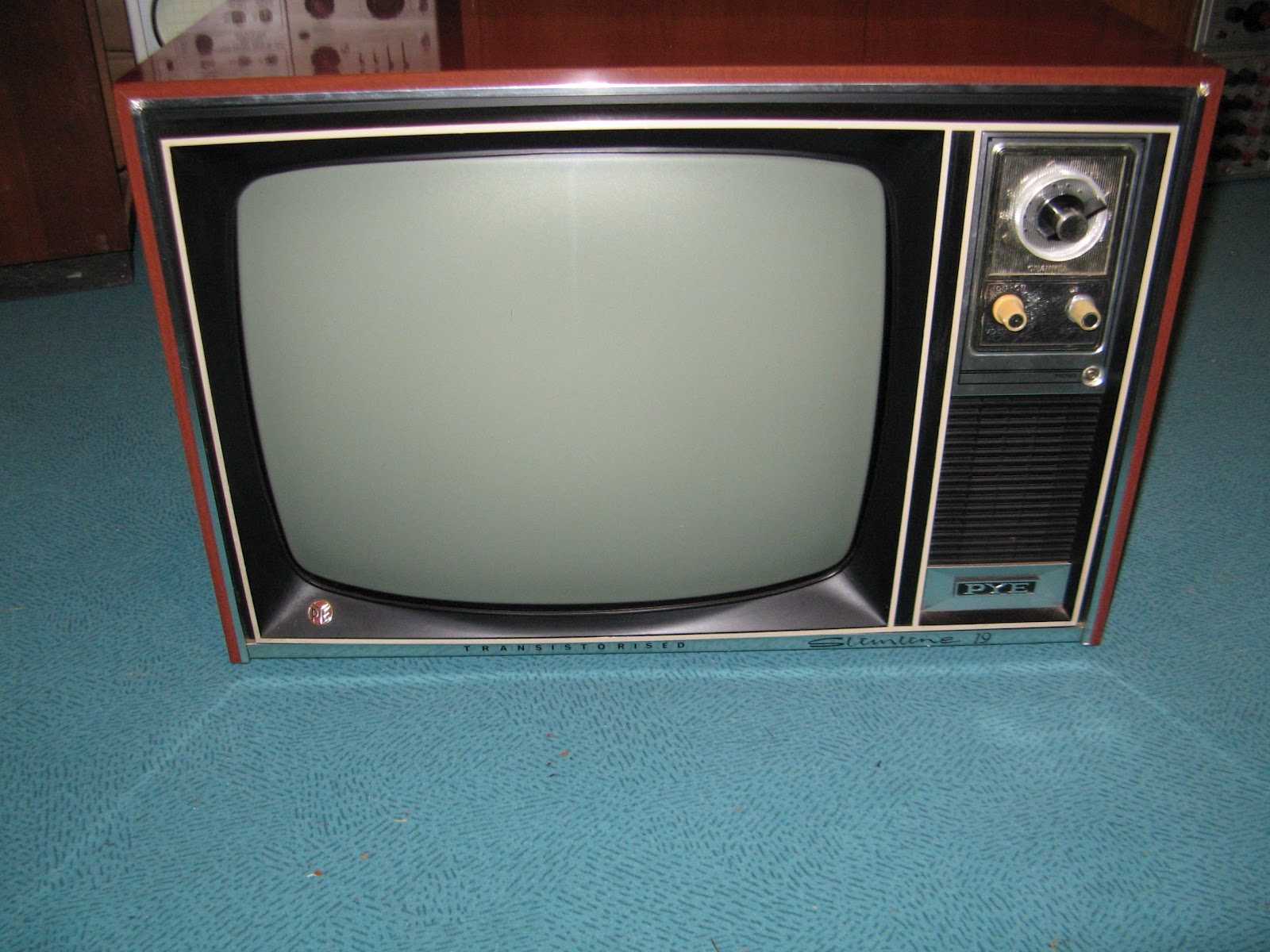 NZ Vintage Television: Pye T25Y 19" Slimline TV
