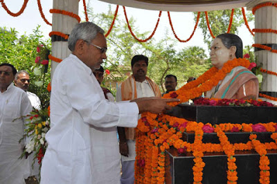 View Patna: Bihar Chief Minister Nitish Kumar pays floral tributes to ...