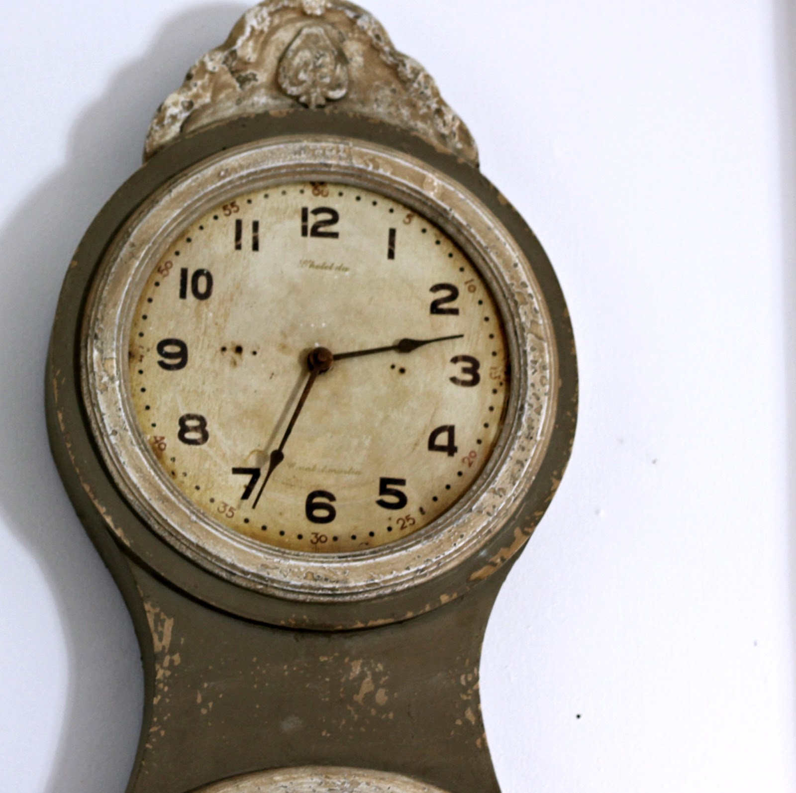 Shabby Sweet Cottage: A Mora Clock and A New Table