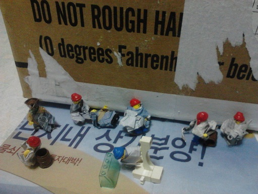 Capt Jang: [Cap.Jang Toystory] 1.LEGO Homeless (LEGOでホームレスをつくりました)