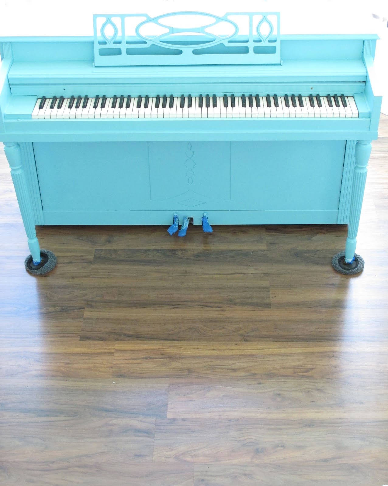 Bee In My Bonnet: The Painted Piano...