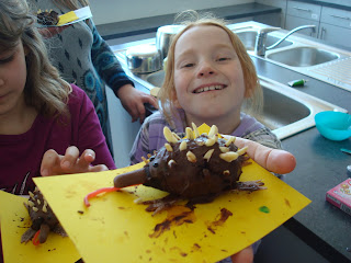 Kangaroos and Lederhosen: Echidna Cake Pops