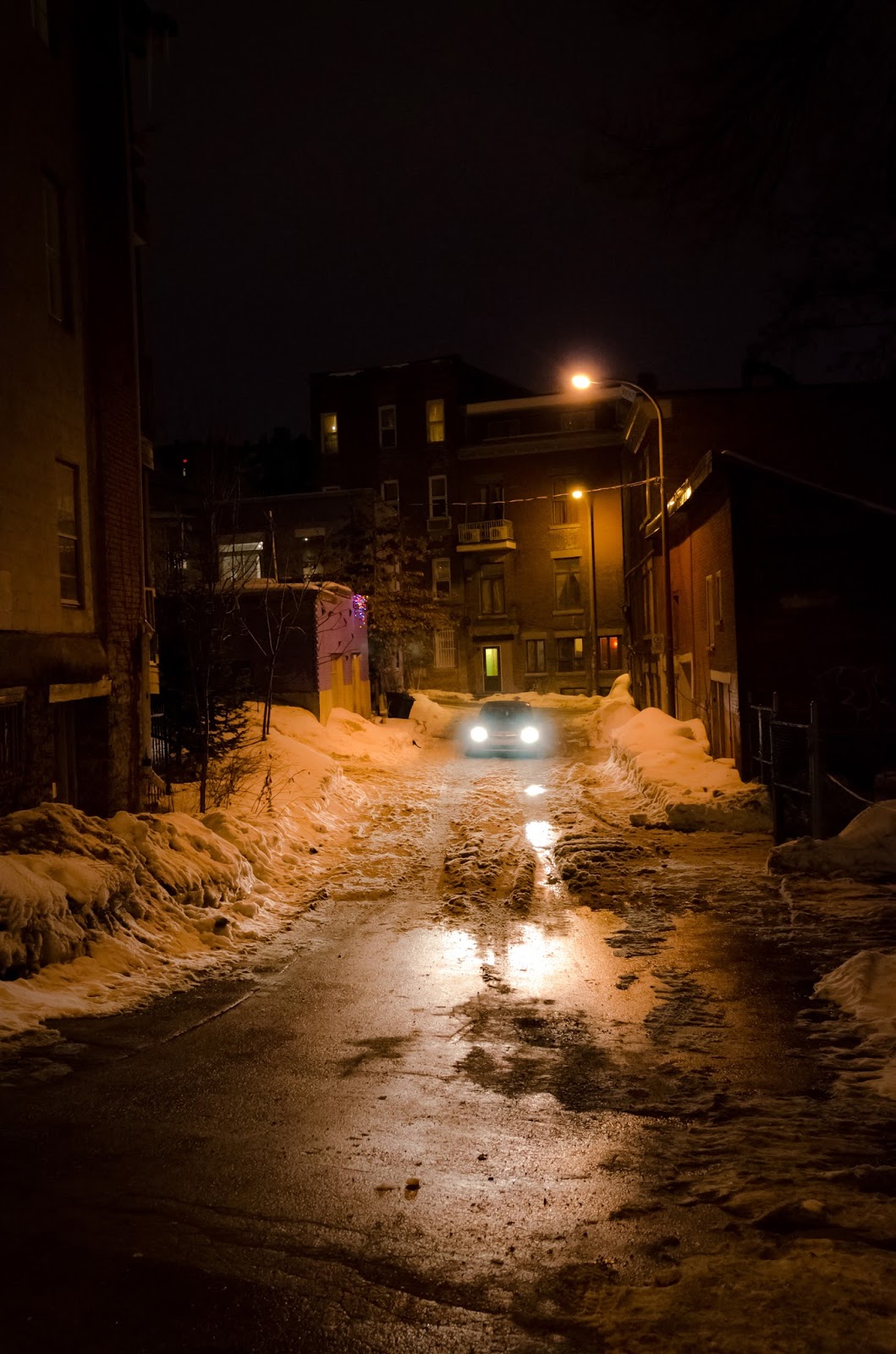 FOTOTOURMONTREAL an >FI3200/ bLOG: Quartier Latin / Cold dark streets