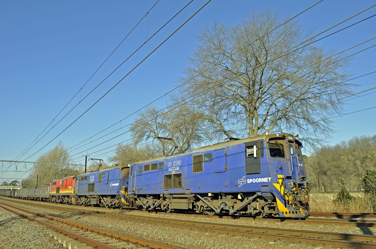 SAR CONNECTA: 18-238 & Loaded CAR / CFR Wagons (Coal) - Balgowan (3rd ...