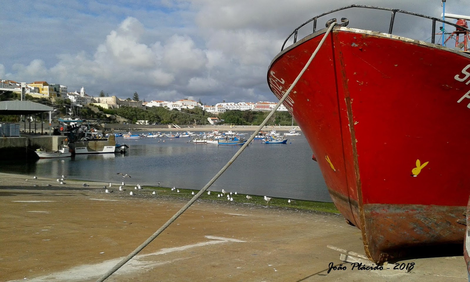 Cabo de Sines: Rampa varadouro - Porto de Pesca - Sines / Ramp ...