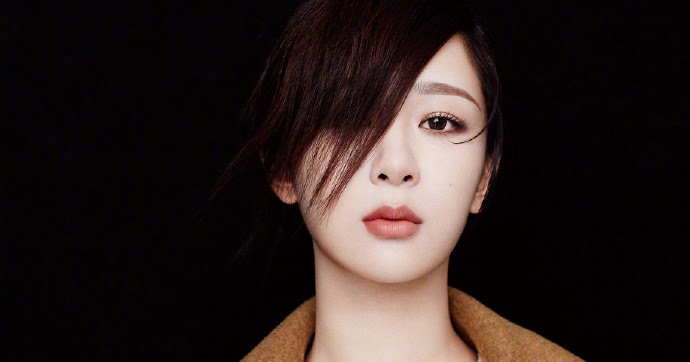 China Entertainment News: Yang Zi poses for photo shoot