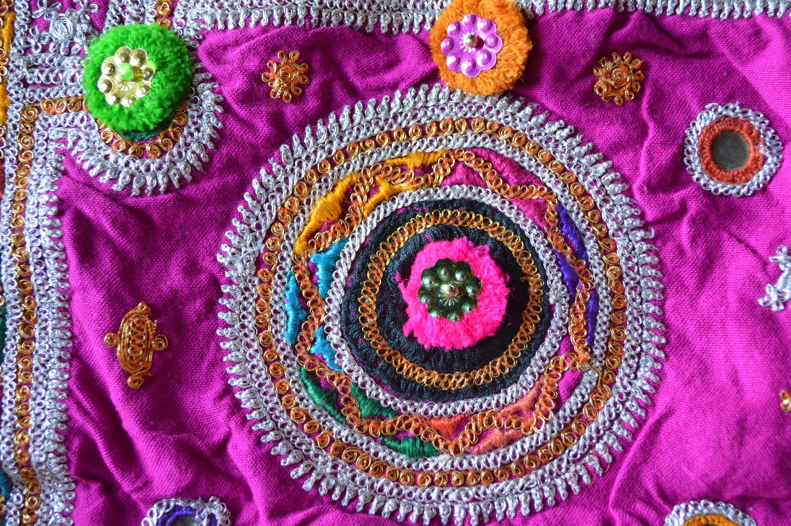 satrangi dhaage: The Embroidered Tales of Marwada Harijans - Lakhmaben ...