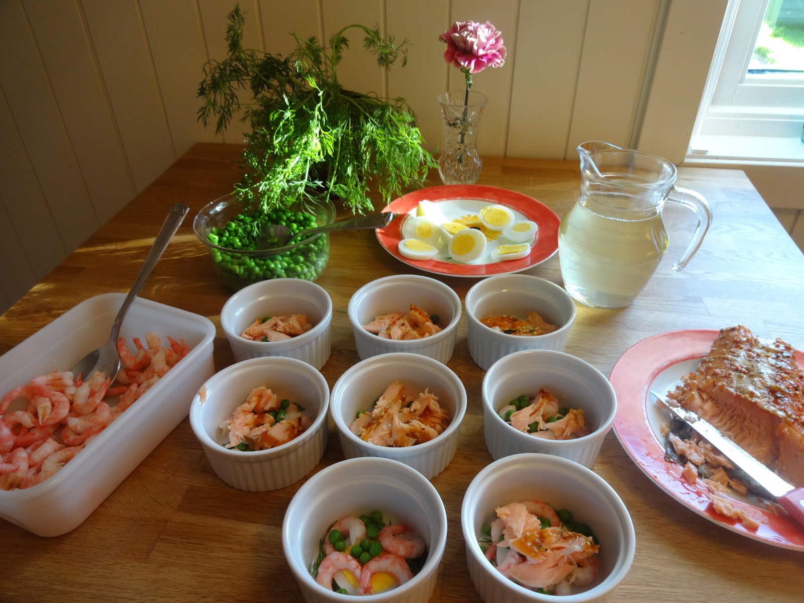 Edels Mat : Kabaret med varmrøkt pepperlaks & reker i porsjonsformer ღ