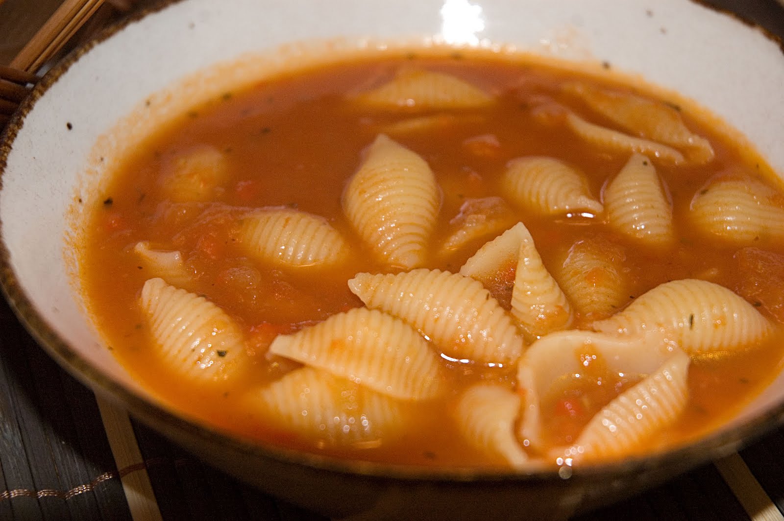 Soupe de tomates aux coquilles | Doumdoum se régale