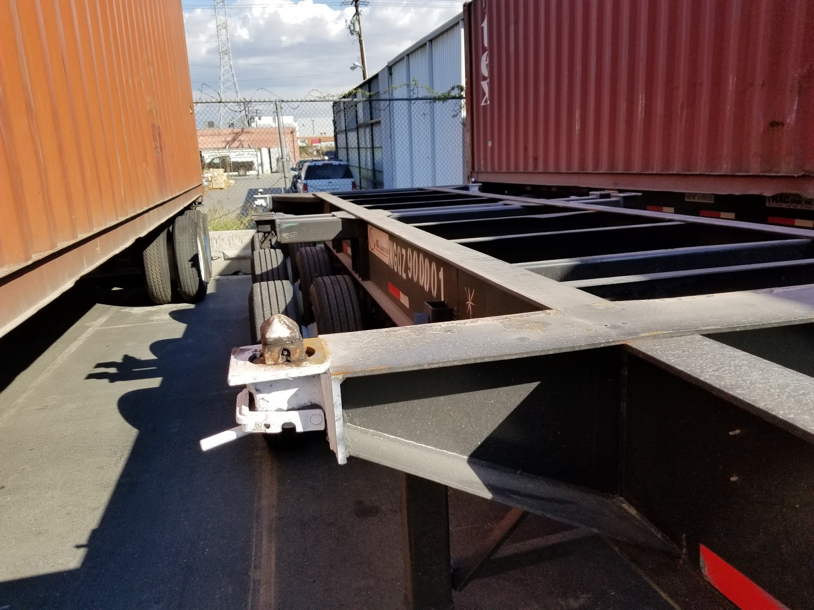 Shipping Container and Chassis: 20 ft and 40 ft tri axle combo chassis