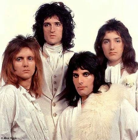 ROYAL TRILOGY: WHITE QUEEN (AS IT BEGAN): UNA JOYA MUSICAL